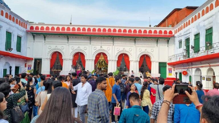 12 Bonedi Barir Durga Puja Kolkata 2025: Heritage Houses Guide